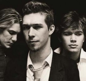 Hanson releases "Shout It Out" and tour dates - Hip Online - music ...
